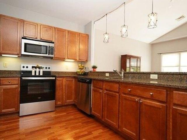 condo with 2 bedroom, Mansfield MA ES105141393