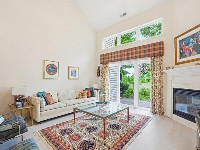 condo with 2 bedroom, Mansfield MA ES105172494