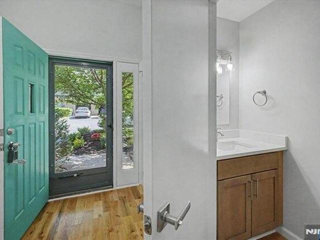 condo with 2 bedroom, Mahwah NJ DS104443809