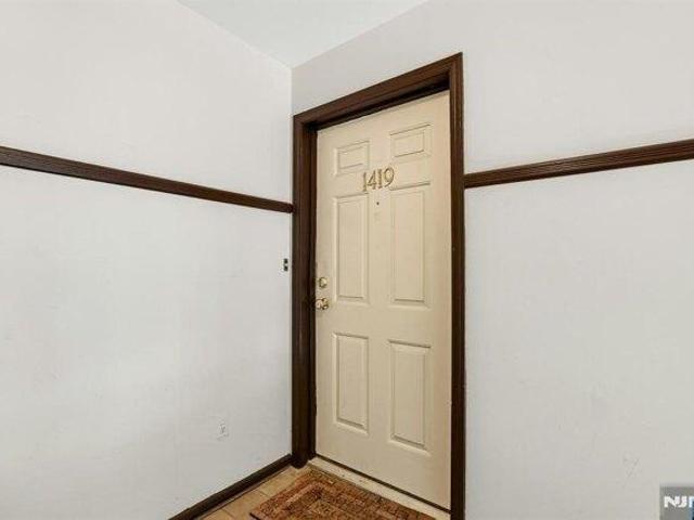 condo with 2 bedroom, Mahwah NJ ES104835936