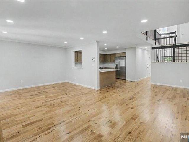 condo with 2 bedroom, Mahwah NJ ES104851692