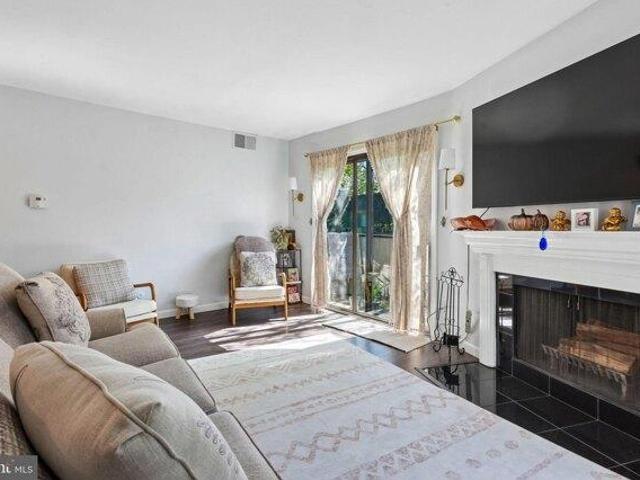 condo with 2 bedroom, Maple Shade NJ ES103599944
