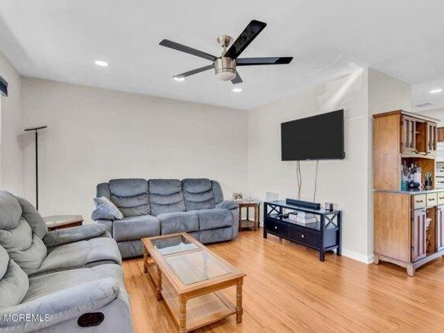 condo with 2 bedroom, Matawan NJ ES104905140