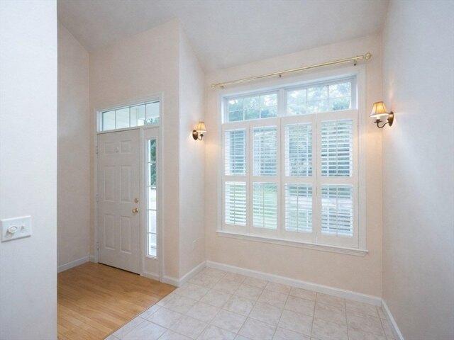 condo with 2 bedroom, Medway MA DLS102729255