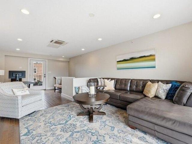 condo with 2 bedroom, Medford MA ES104295793