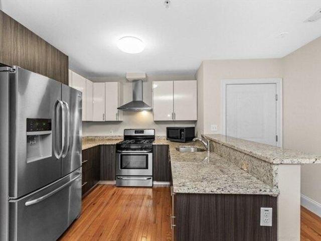 condo with 2 bedroom, Medford MA ES105124211