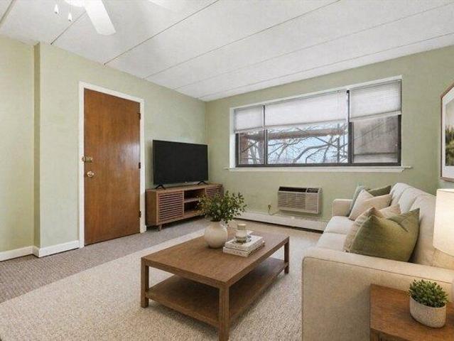 condo with 2 bedroom, Medford MA ES103444930