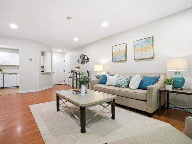 condo with 2 bedroom, Merrimack NH ES104295798