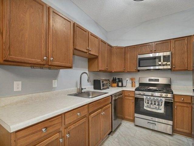 condo with 2 bedroom, Methuen MA DLS102412420