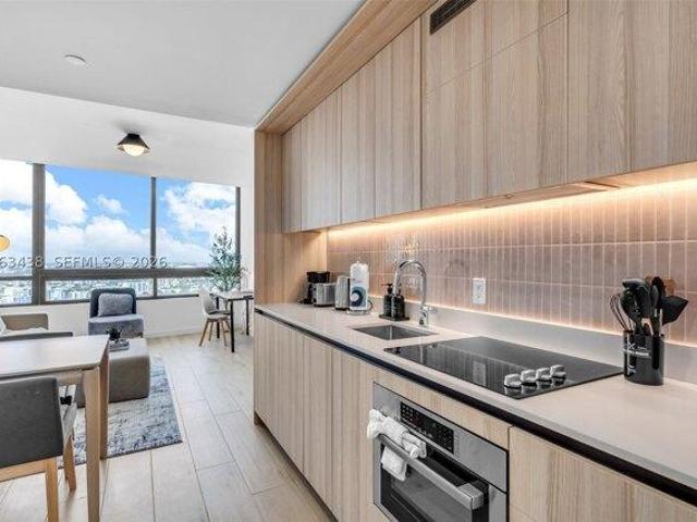 condo with 2 bedroom, Miami FL ES104899408