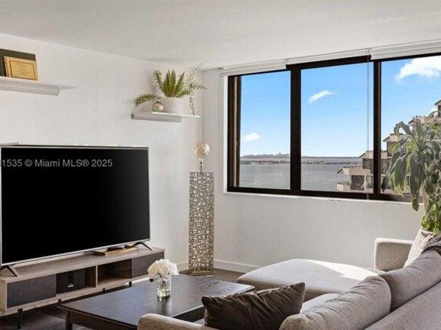 condo with 2 bedroom, Miami FL ES104900125
