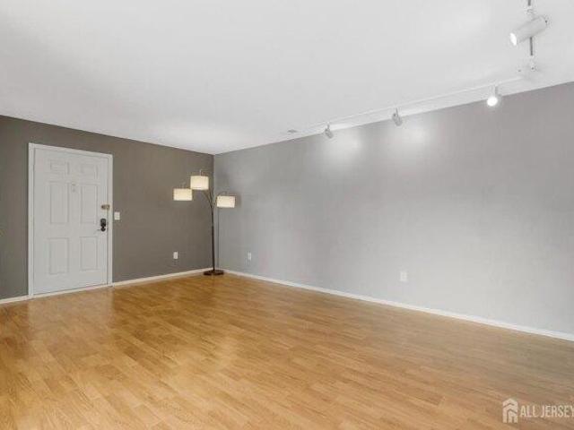 condo with 2 bedroom, Middlesex NJ ES105191108