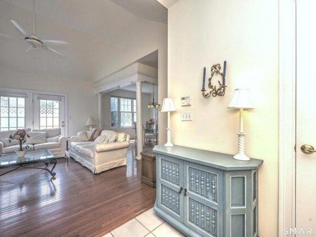 condo with 2 bedroom, Milford CT ES105113166