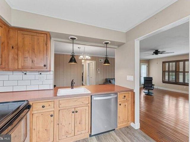 condo with 2 bedroom, Mount Laurel NJ DS102255396