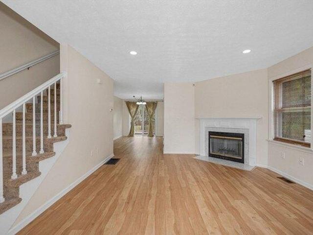 condo with 2 bedroom, Nashua NH ES103034077