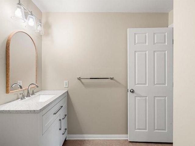 condo with 2 bedroom, Nashua NH ES103126468