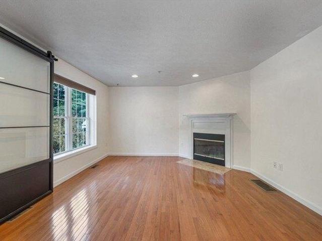 condo with 2 bedroom, Nashua NH ES105141295