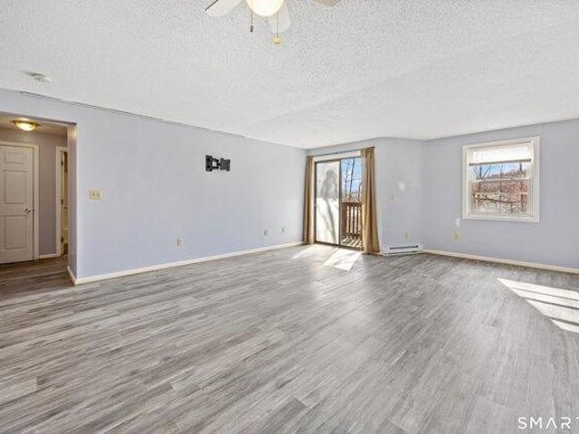 condo with 2 bedroom, Naugatuck CT ES104153007
