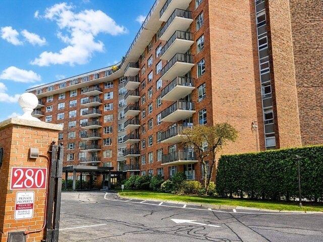 condo with 2 bedroom, Newton MA DLS102447444
