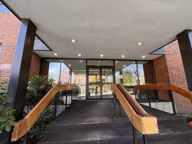 condo with 2 bedroom, Newton MA DS102778204