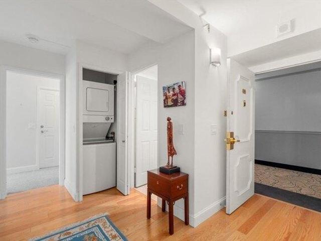 condo with 2 bedroom, Newton MA ES102960108