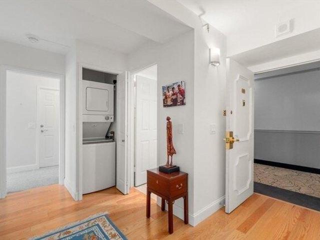 condo with 2 bedroom, Newton MA ES105095100
