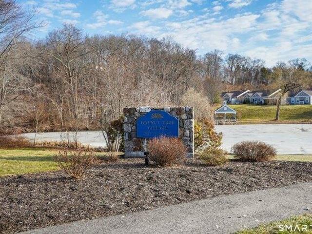 condo with 2 bedroom, Newtown CT DLS102312404