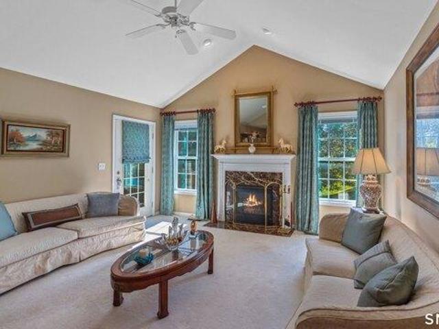 condo with 2 bedroom, Newtown CT DS104264925