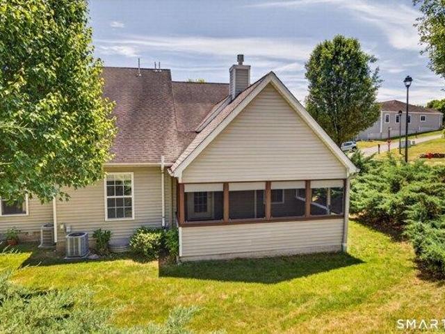 condo with 2 bedroom, Newtown CT ES104150546
