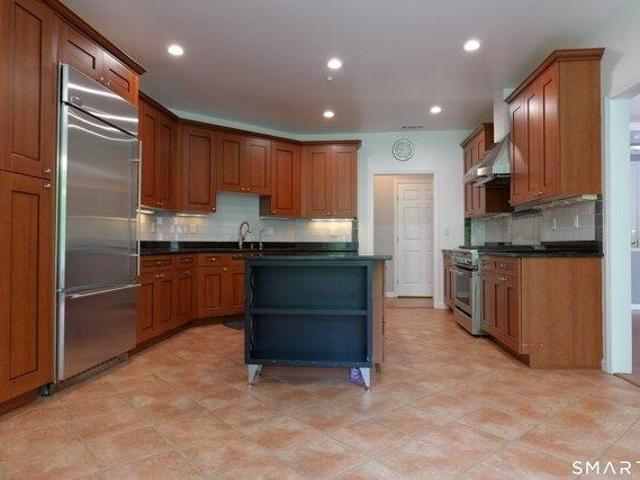 condo with 2 bedroom, Newtown CT ES104443099
