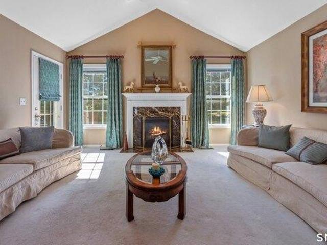 condo with 2 bedroom, Newtown CT ES104511515