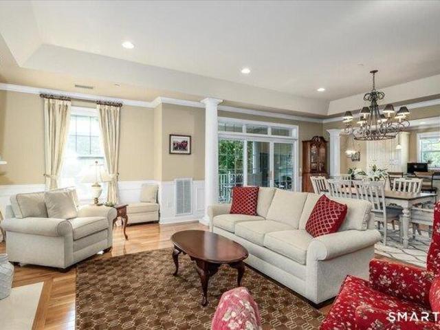 condo with 2 bedroom, Newtown CT ES105144109