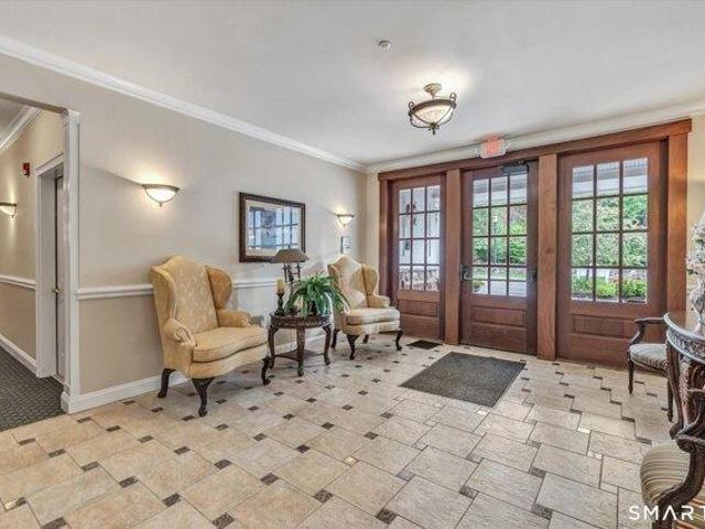condo with 2 bedroom, Newtown CT ES105141114