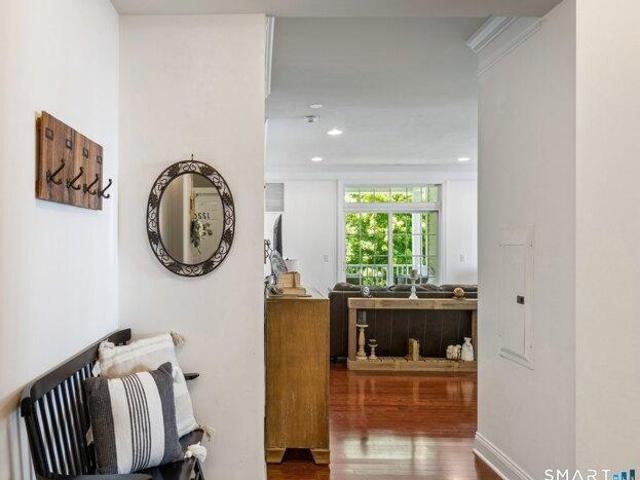 condo with 2 bedroom, Newtown CT ES105143310