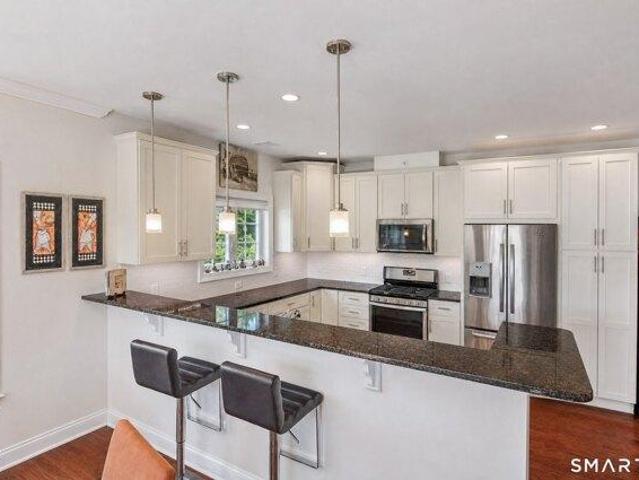 condo with 2 bedroom, Newtown CT ES105175509