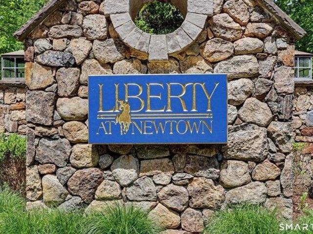condo with 2 bedroom, Newtown CT ES103099088