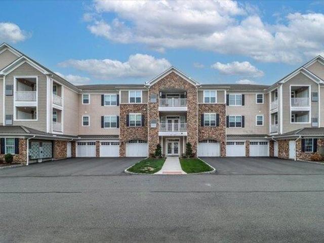 condo with 2 bedroom, Newtown CT ES103100110