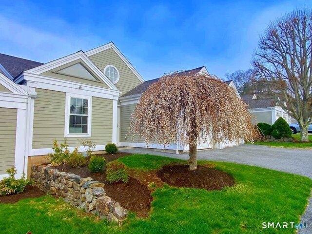 condo with 2 bedroom, Newtown CT ES103184777
