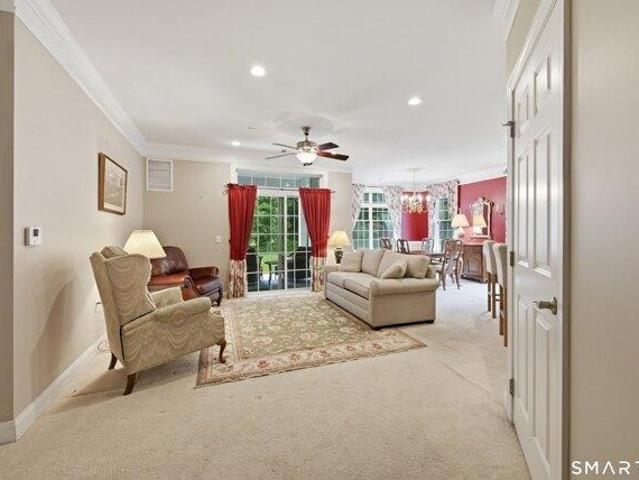 condo with 2 bedroom, Newtown CT ES103626785