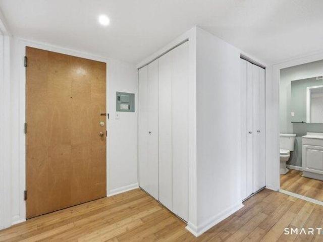 condo with 2 bedroom, New Britain CT ES104761377