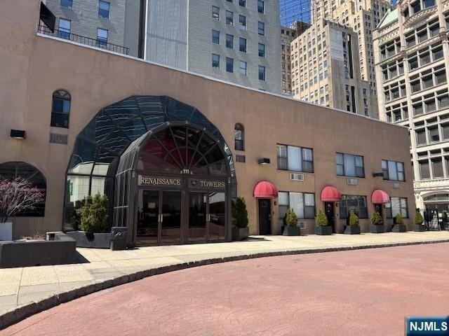 condo with 2 bedroom, Newark NJ DLS102315019