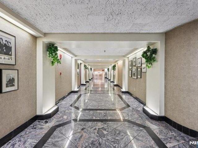 condo with 2 bedroom, Newark NJ DS102723921