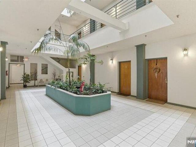 condo with 2 bedroom, Newark NJ DS102258948