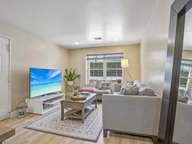 condo with 2 bedroom, Newark NJ DS103188737