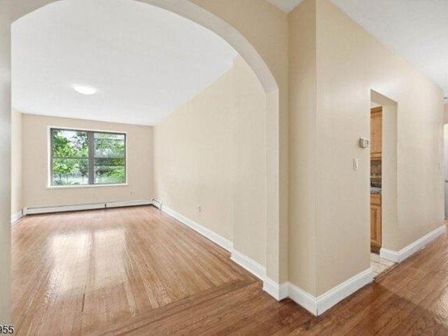 condo with 2 bedroom, Newark NJ DS104408241