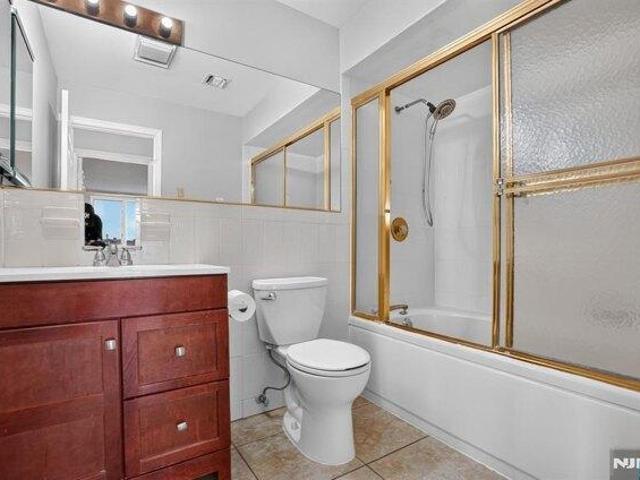 condo with 2 bedroom, Newark NJ ES104906319