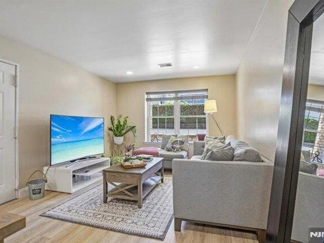 condo with 2 bedroom, Newark NJ ES104920546