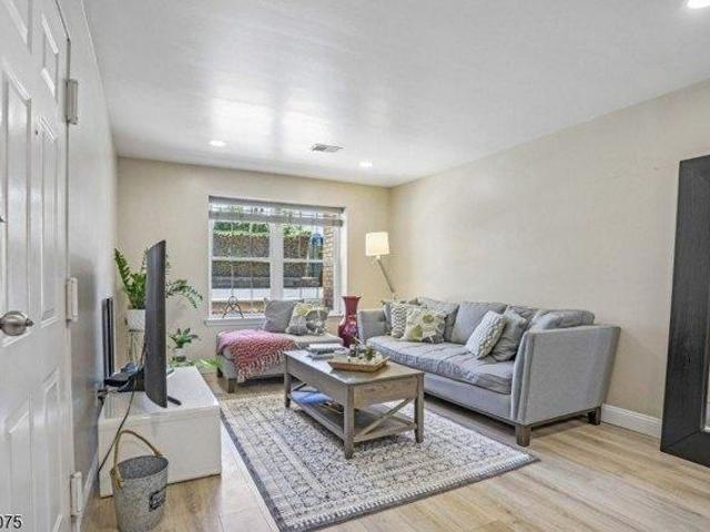 condo with 2 bedroom, Newark NJ ES104921099