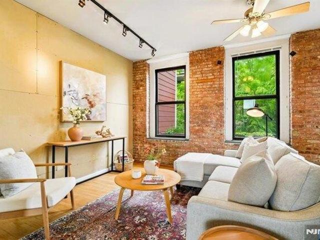 condo with 2 bedroom, Newark NJ ES104192937