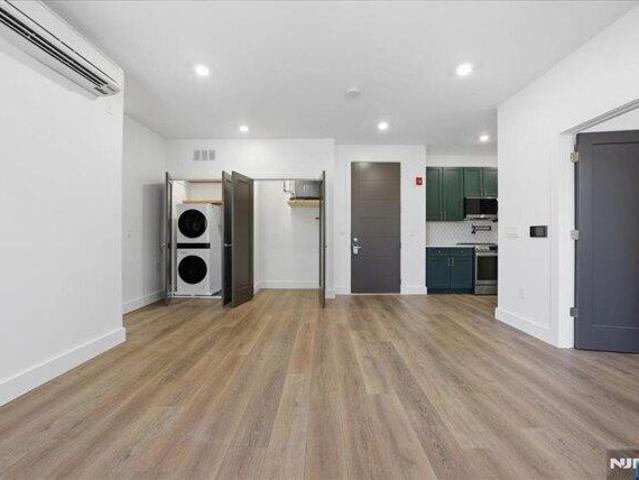 condo with 2 bedroom, Newark NJ ES104233565